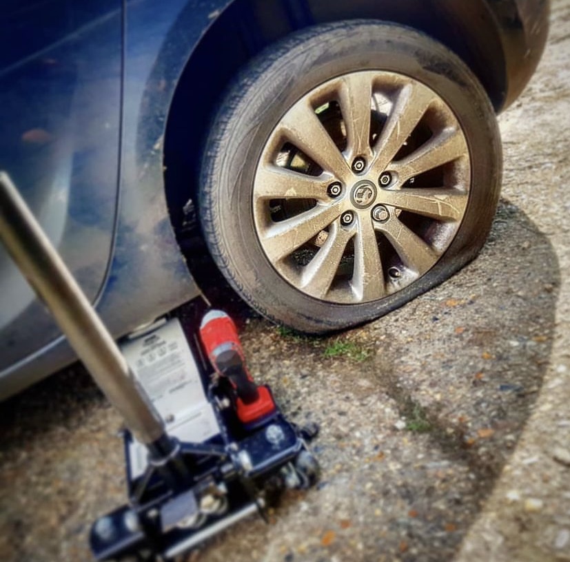 How to change a tyre: A step by step guide – Eastbourne mobile mechanic